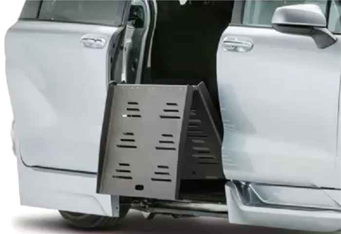 BraunAbility Fold-Out Toyota Sienna Hybrid Wheelchair Van