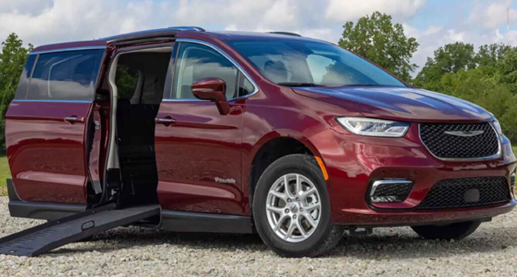 BraunAbility Chrysler Voyager CompanionVan Wheelchair Van